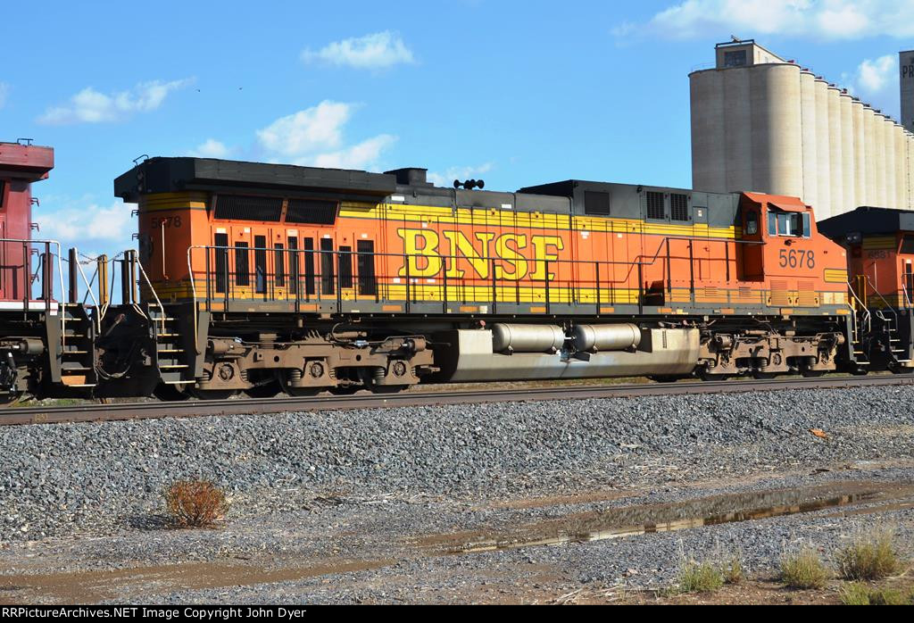 BNSF 5678